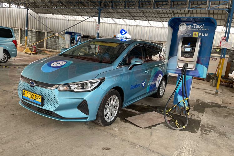 Foto : BYD e6 Generasi Baru Taksi Blue Bird Makin Banyak Halaman 1