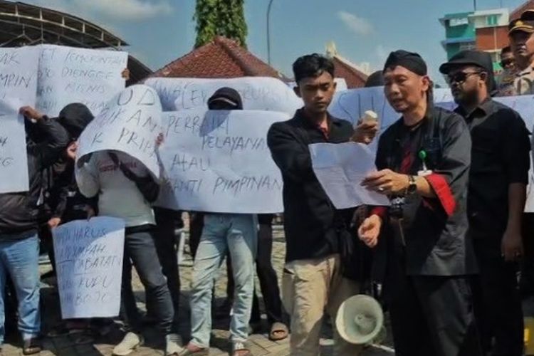 Berita Terkini Harian Rsud Ponorogo Didemo Terbaru Hari Ini - Kompas.com