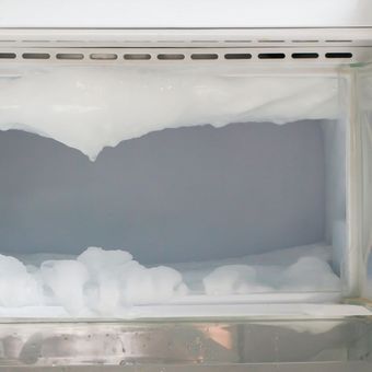 Cara Membersihkan Freezer dan Hilangkan Bau Tidak Sedap