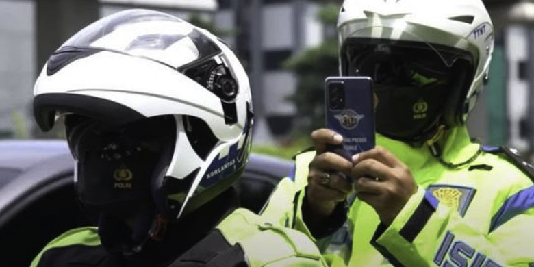 Berita Harian Tilang Elektronik Berbasis Hp Terbaru Hari Ini - Kompas.com