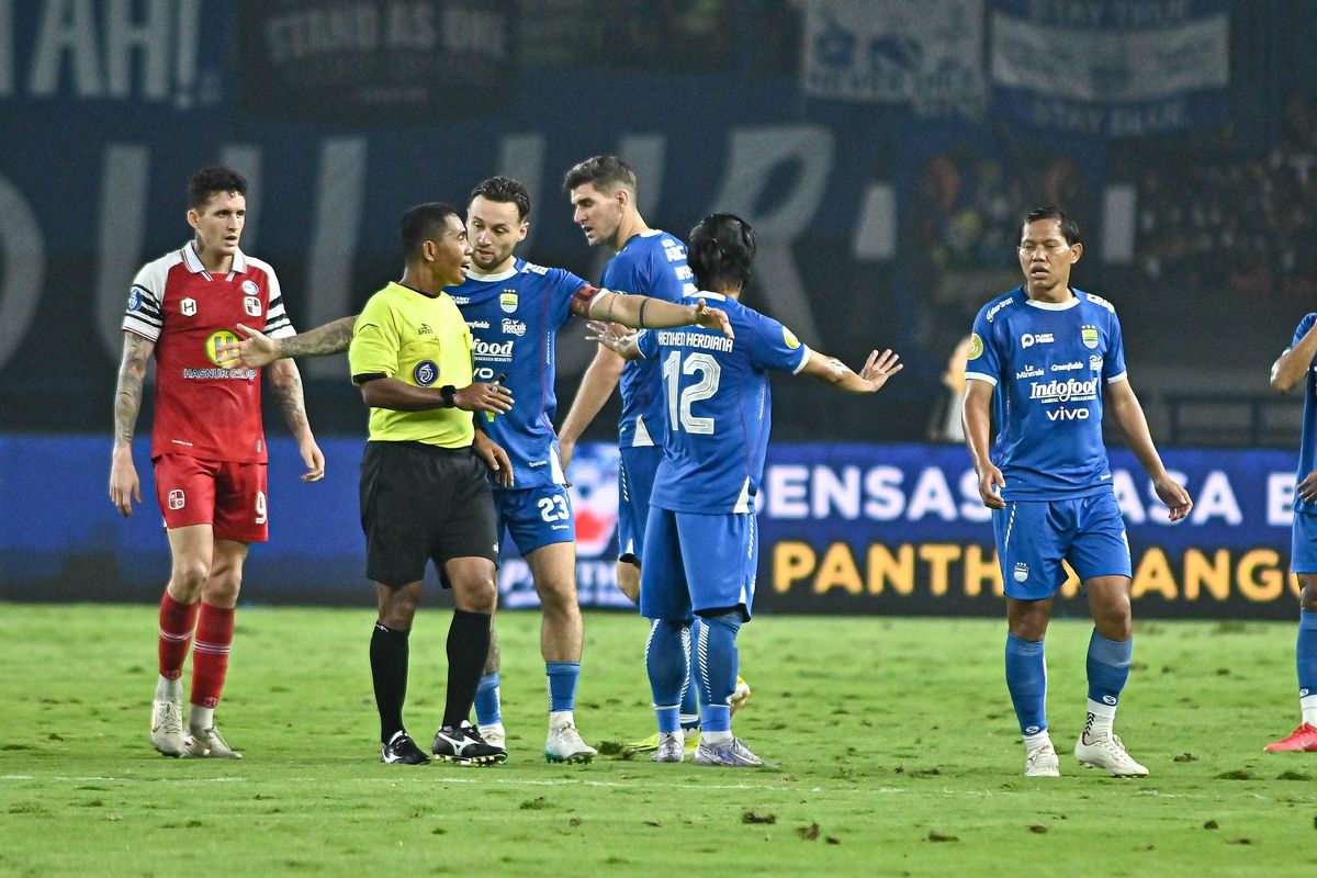 Hasil Persib Vs Barito Putera 1-1: Maung Tak Puas Kinerja Wasit, Protes ...