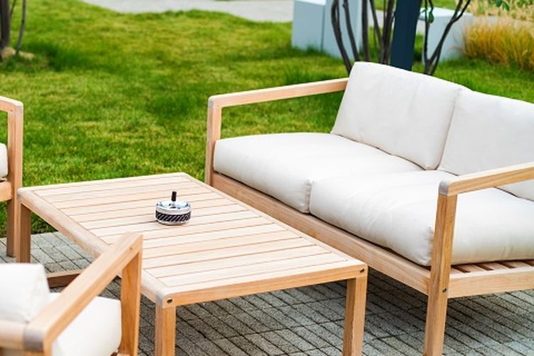 7 Tips Menghadirkan Patio Minimalis di Halaman Rumah
