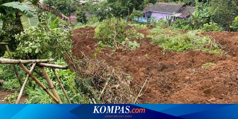 BPBD: 12 Rumah Tertimbun Tanah Longsor di Cibadak