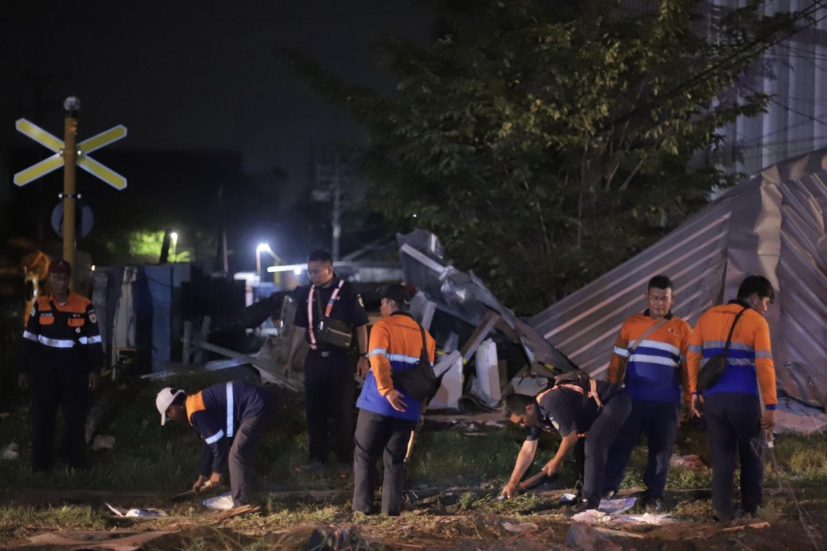 Polisi Bakal Periksa Sopir Truk yang Kecelakaan dengan KA Jenggala di Gresik