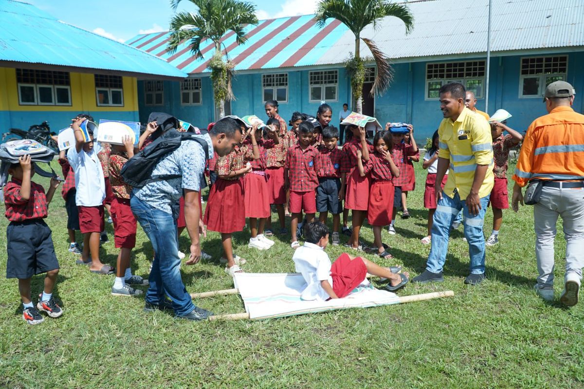 Bel Sekolah Menggema, Latih Siswa Tangguh Bencana di SD GMIH Soamaetek