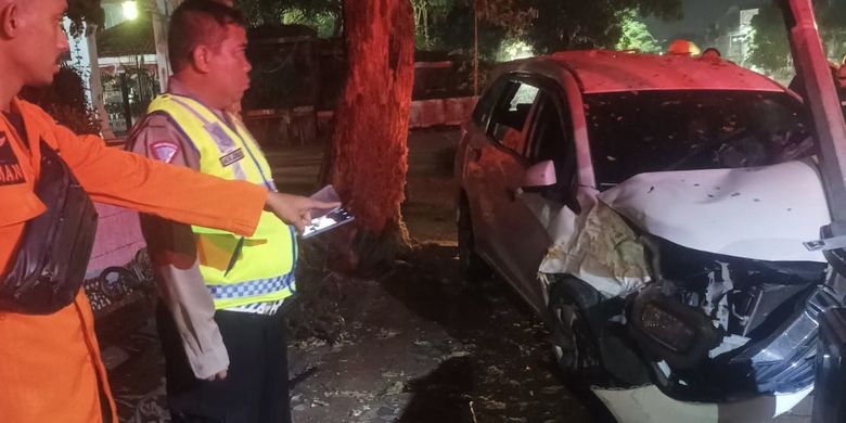 Berita Harian Pengemudi Belasan Tahun Tabrak Pju Di Surabaya Terbaru ... Berita Harian Pengemudi Belasan Tahun Tabrak Pju Di Surabaya Terbaru ...