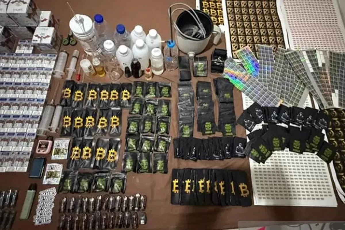Polisi Bongkar Laboratorium Pembuatan Vape Narkoba di Kamar Kos Jakbar