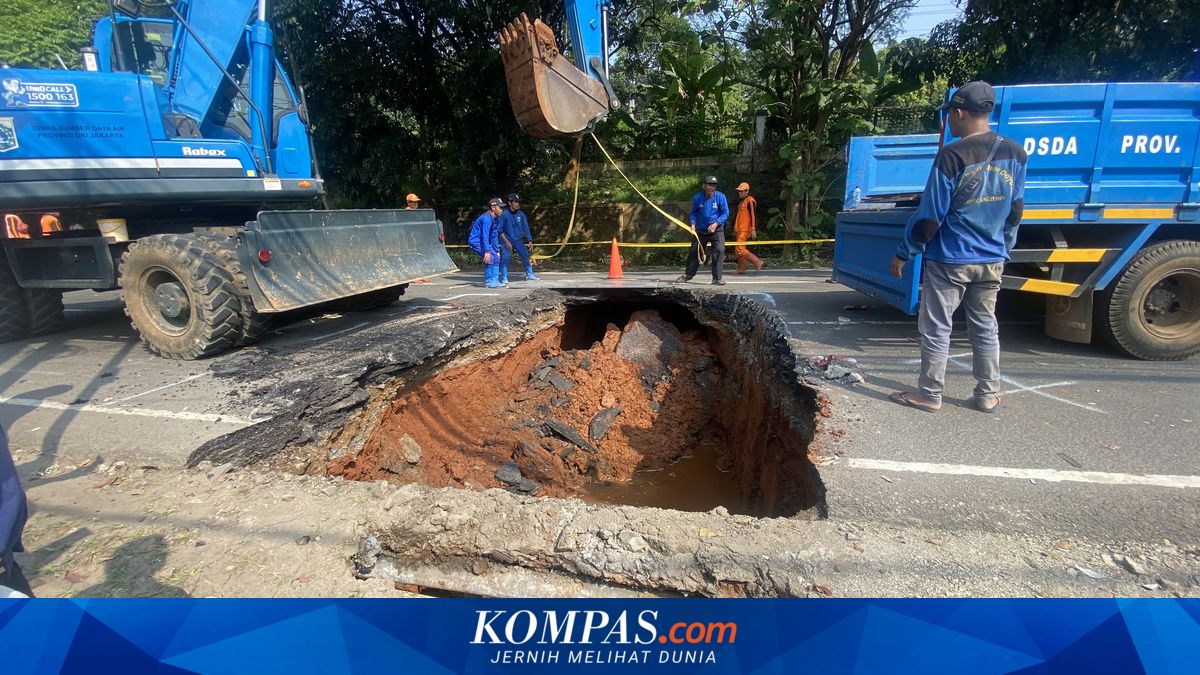 Penampakan Lubang Menganga di Jalan Lenteng Agung Jaksel yang Bikin ...