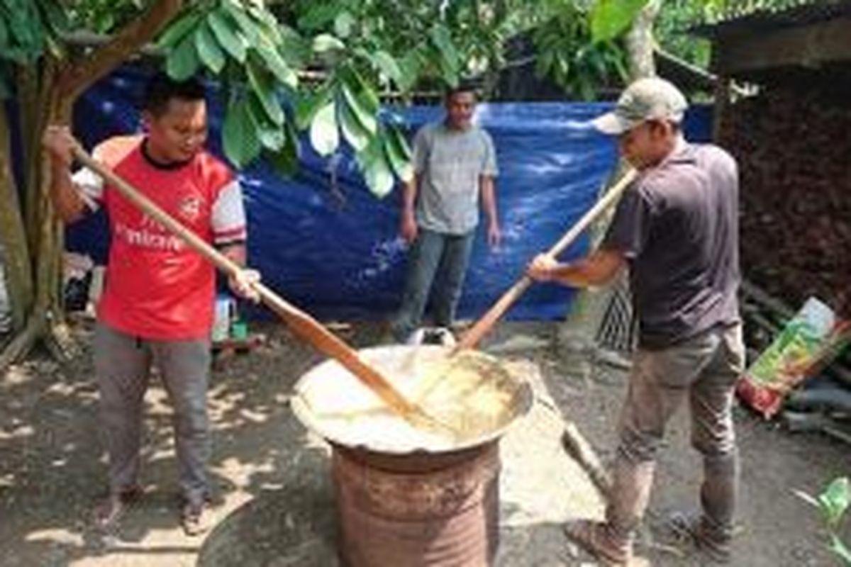 Mengenal Tradisi Beganjal di Lingga dan Manfaatnya