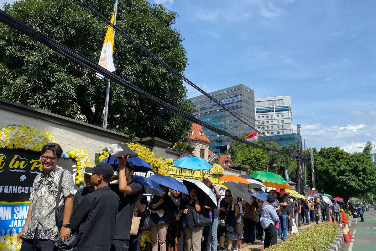 Kedubes Vatikan di Jakarta Dipenuhi Pelayat, Doakan Kepergian Paus Fransiskus