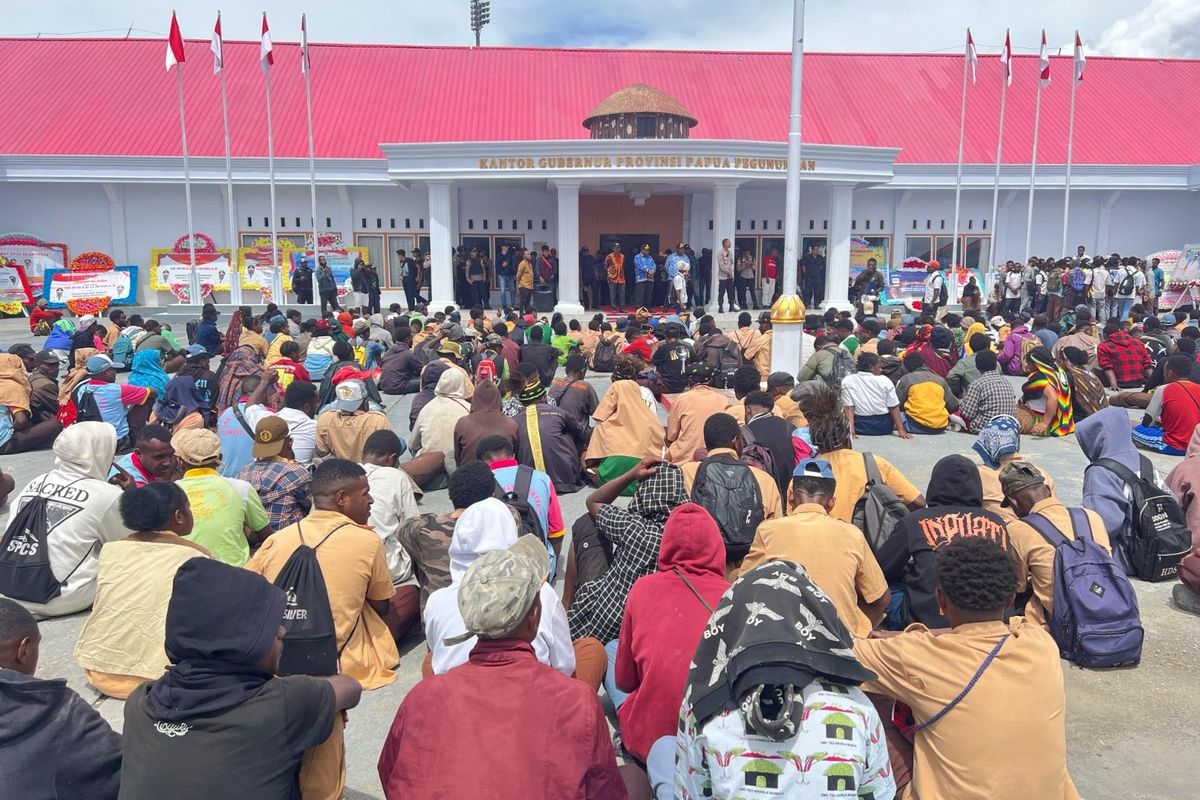 Ratusan Pelajar dan Mahasiswa di Papua Pegunungan Demo Tolak MBG, Sekda ...
