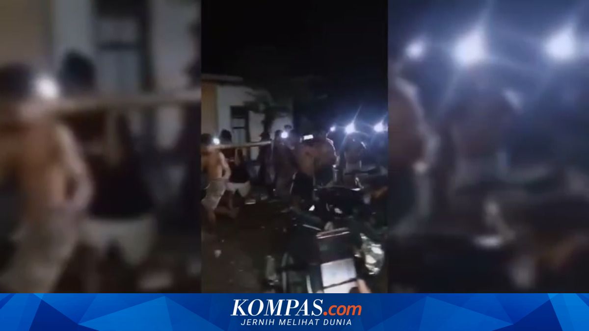 Jalan Rusak, Warga di Majene Terpaksa Tandu Jenazah Sejauh 7 Kilometer