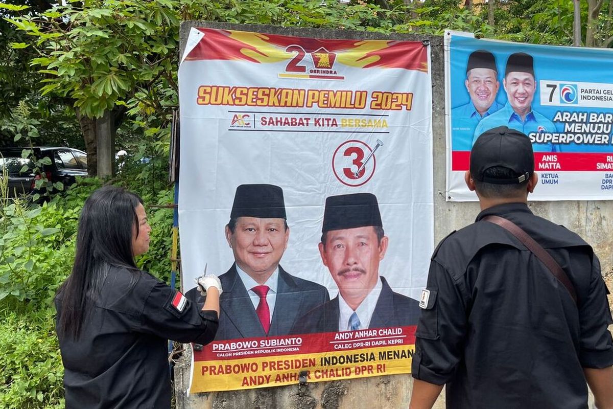 Langgar Aturan KPU, Bawaslu Turunkan Spanduk Caleg hingga Prabowo di Batam