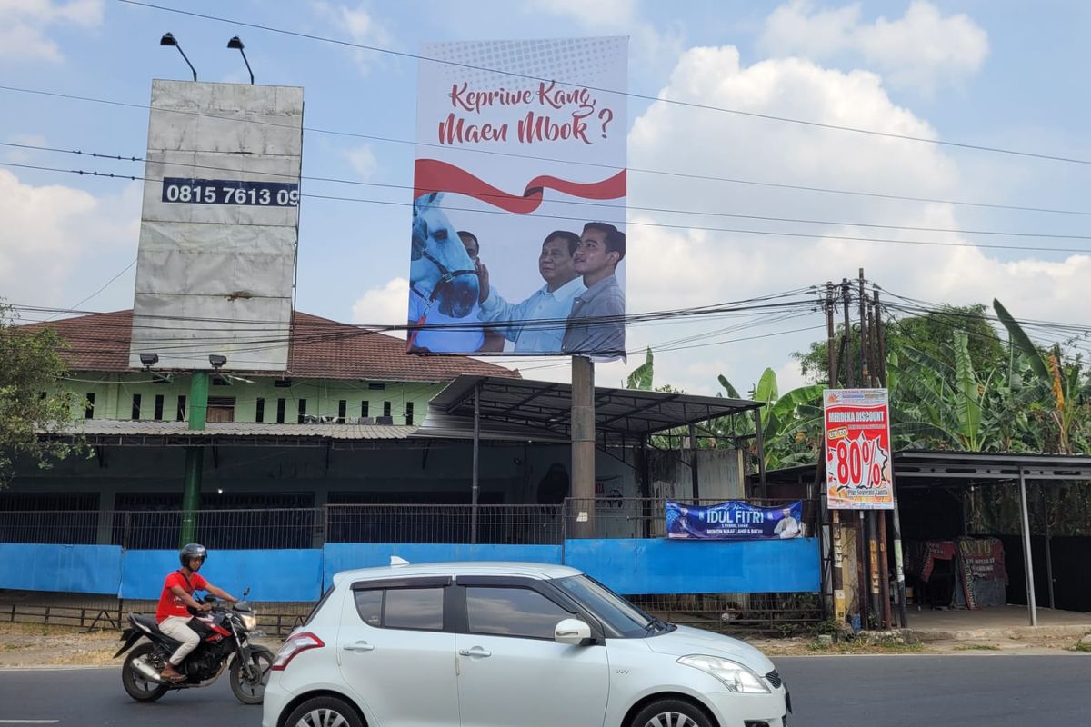 Baliho Bergambar Prabowo dan Gibran Muncul di Purwokerto, Tulisannya "Kepriwe Kang, Maen Mbok?"