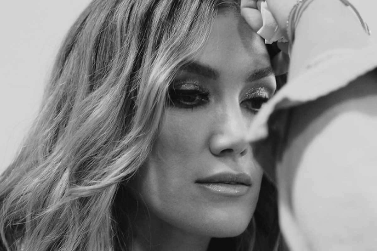 Lirik dan Chord Lagu Almost Here - Delta Goodrem