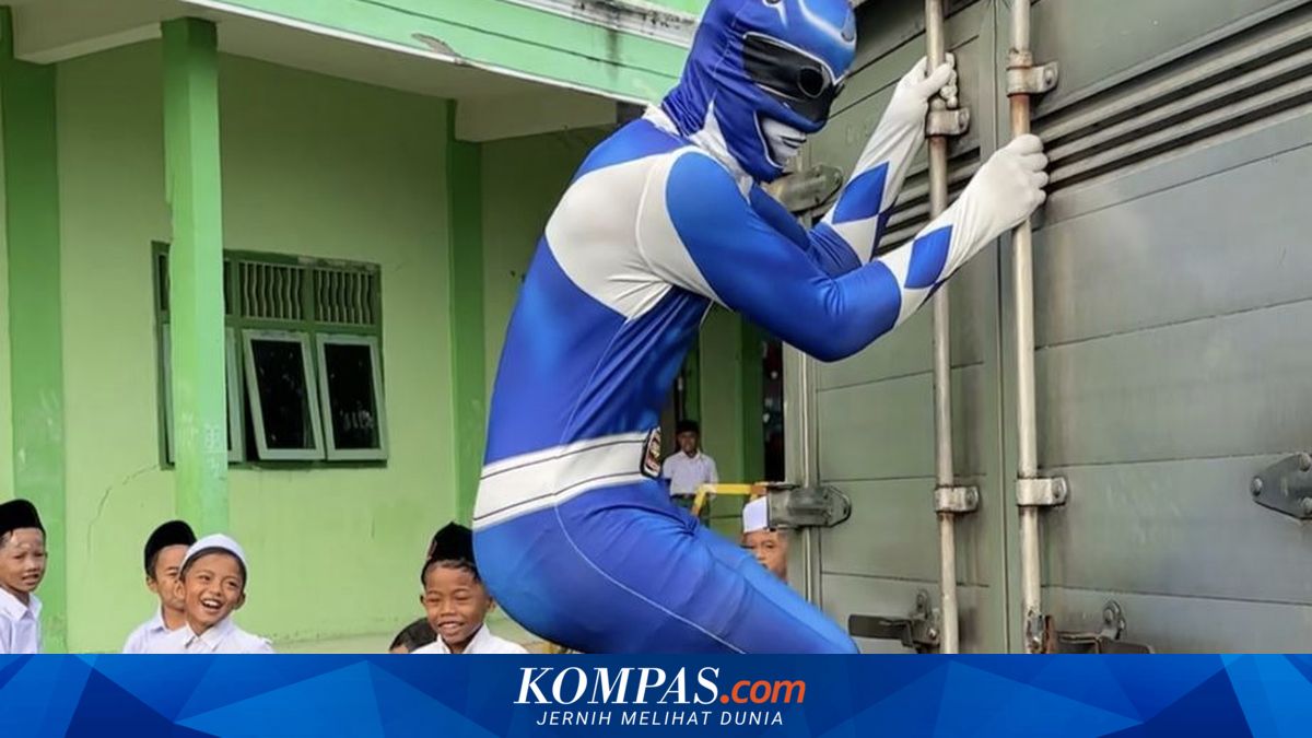 Driver MBG Berkostum Power Rangers dan Spiderman di Pamekasan, Siswa ...