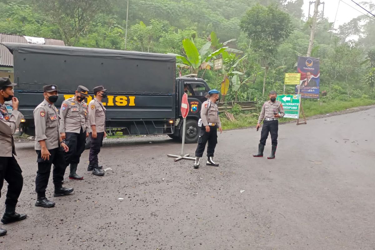 Gunung Semeru Erupsi, Jalur Lumajang-Malang Putus Total Gunung Semeru Erupsi, Jalur Lumajang-Malang Putus Total
