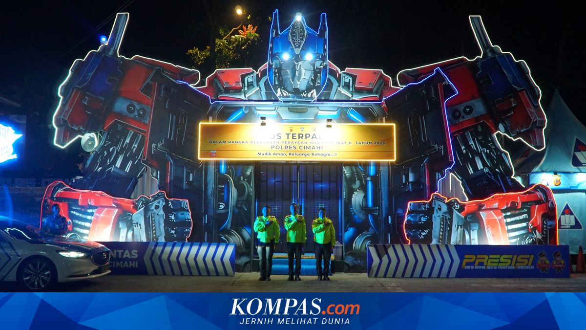 Ketika Sosok Optimus Prime Menjaga Jalur Mudik di Padalarang