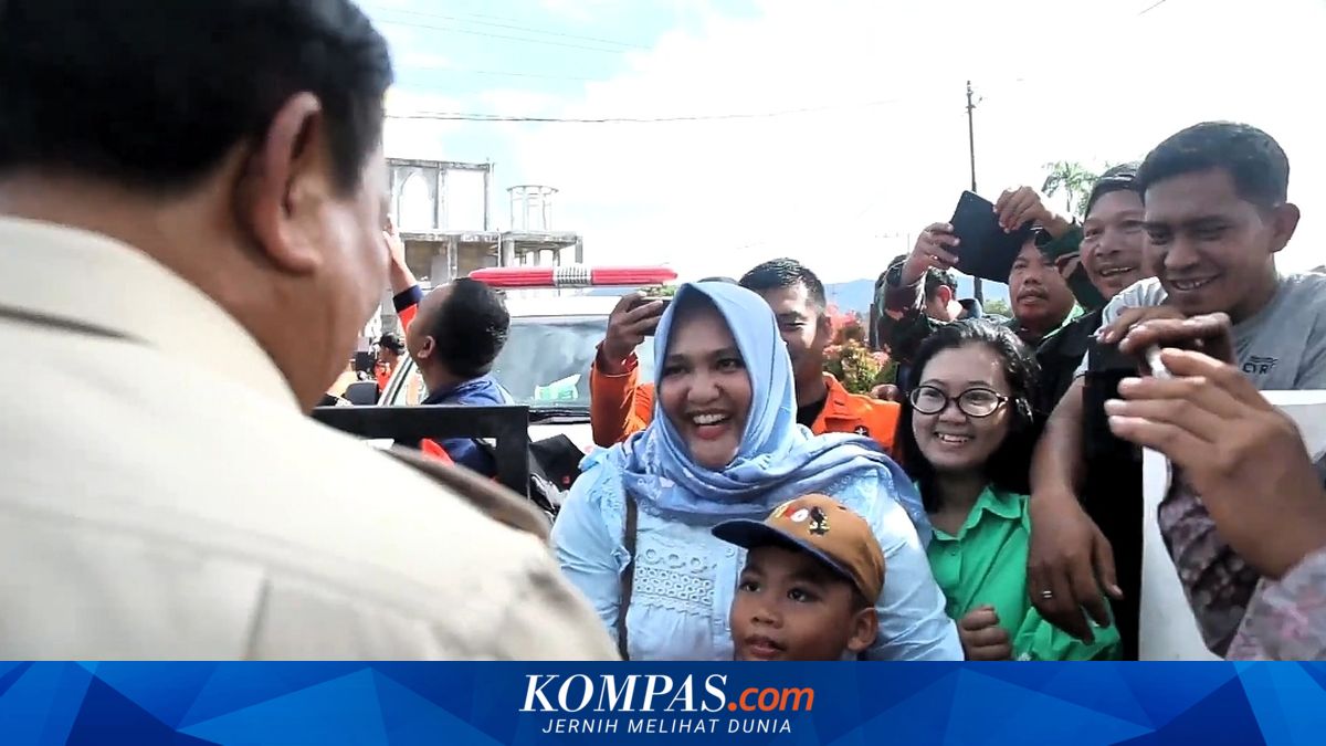 Momen Prabowo Hampiri dan Peluk Bocah yang Memanggilnya "Pak Gemoy"