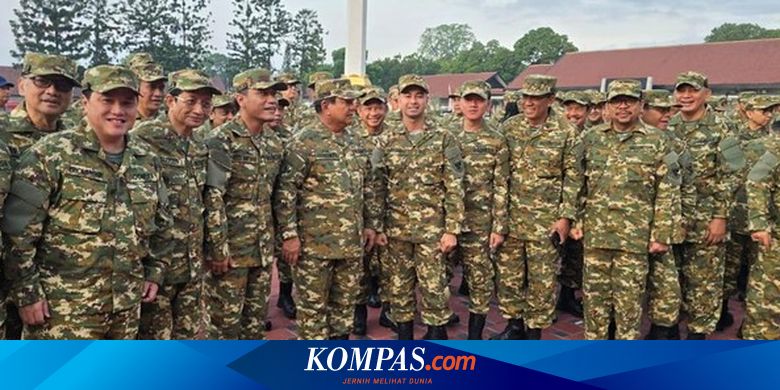 Raffi Ahmad Pakai Seragam Komcad Diapit Prabowo dan Gibran