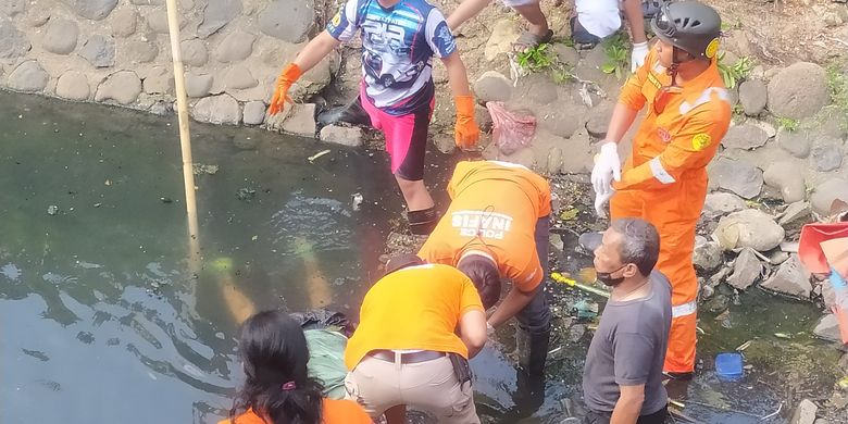 Berita Harian Mayat Mengambang Di Saluran Air Diduga Korban Tabrak Lari Terbaru Hari Ini ...