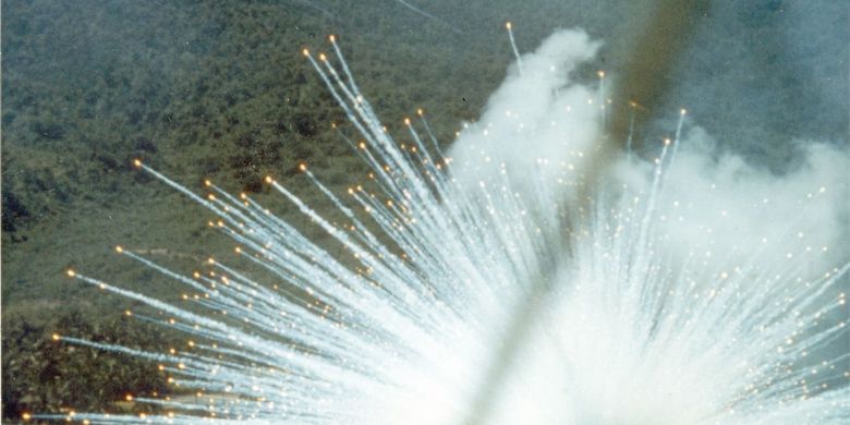 Sejarah Penggunaan Bom Fosfor Putih dalam Perang