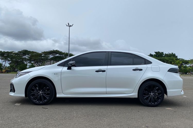Sedan Hibrida Sporty Toyota Corolla Altis GR HEV: Ulasan Lengkap!