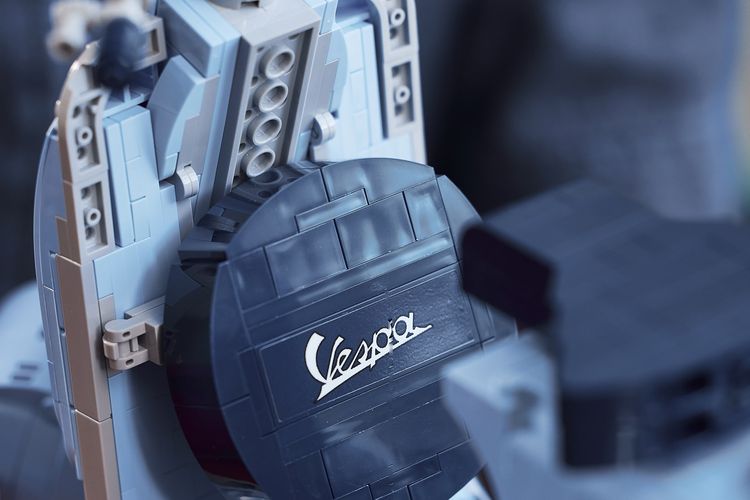 Vespa 125 Hadir dalam Versi Lego, Bentuknya Mirip Asli