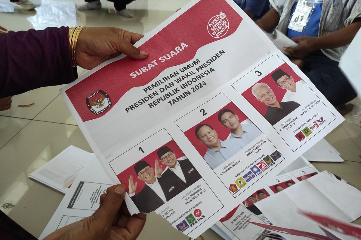 KPU Demak Temukan Ratusan Surat Suara Pilpres Rusak