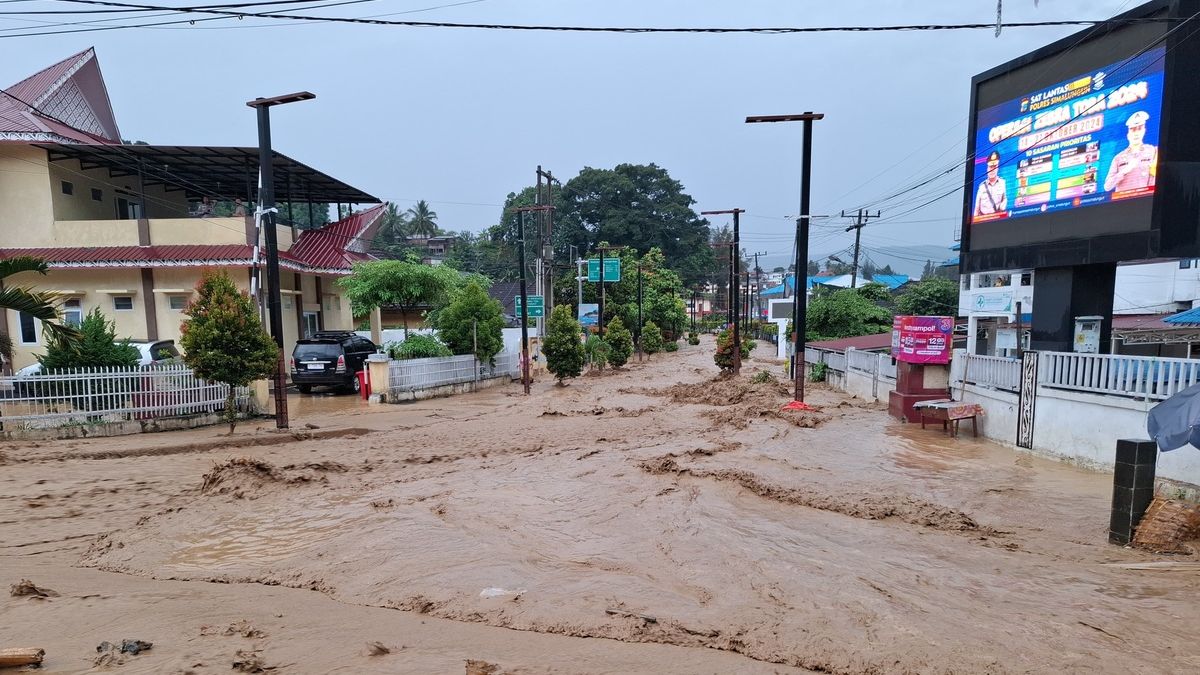Cuaca Ekstrem Bayangi Arus Mudik, Banjir dan Longsor Berpotensi Terjadi