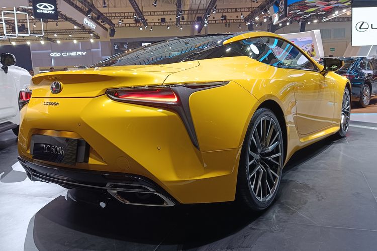 Perbandingan Lexus LC 500 dan LC 500h: Mesin dan Performa
