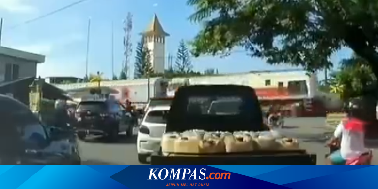 Sopir Angkot yang Terobos Palang Kereta Api di Medan Sudah 20 Tahun ...