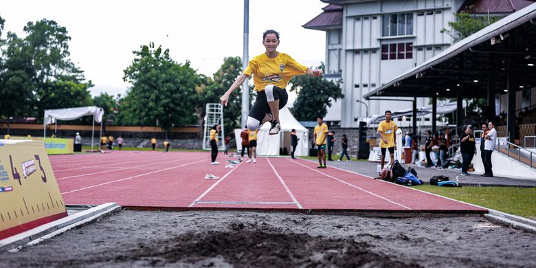 4 Urutan Tahapan dalam Lompat Jauh dan Penjelasannya