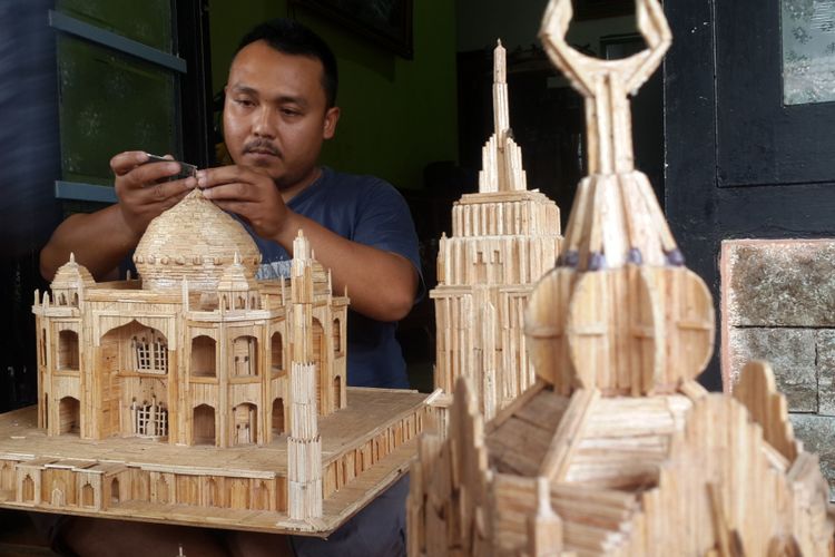 Khilmi Ubah Korek Api Jadi Miniatur Taj Mahal hingga Gedung Putih