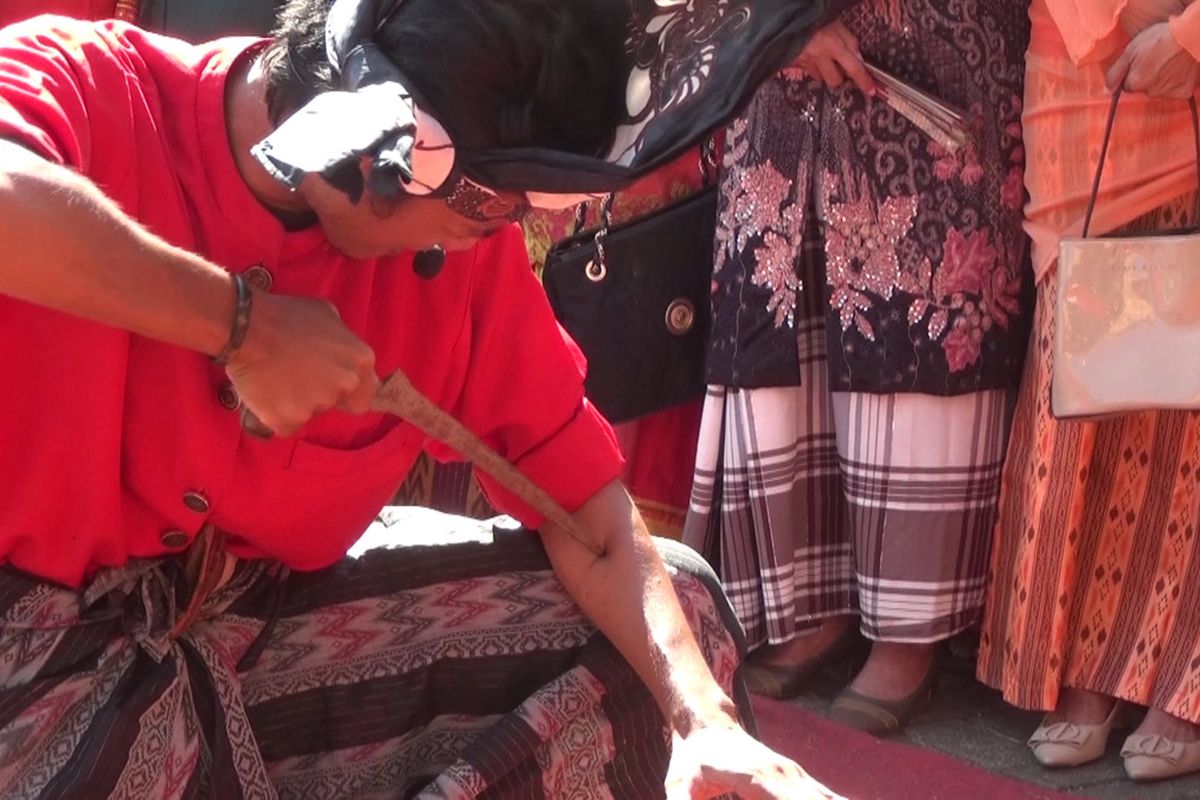 Seorang Pria Tewas Tertikam Badik Sendiri Saat Melakukan Tradisi Angngaru