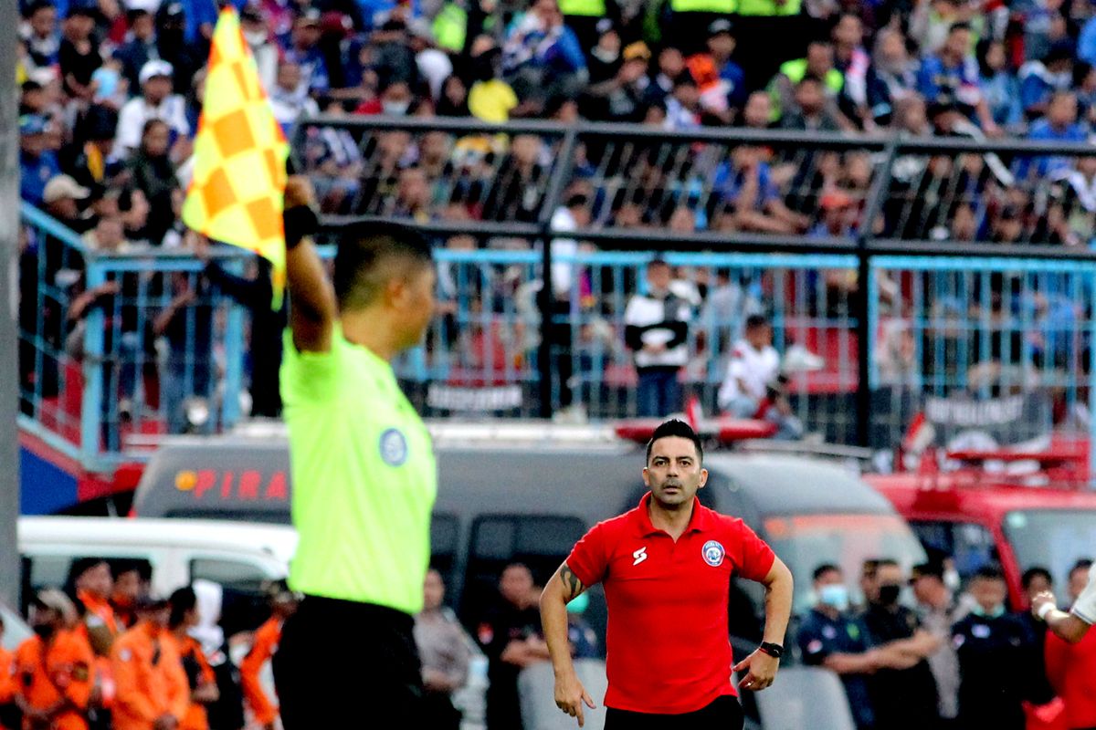 Problem Fisik Arema FC, Javier Roca Sindir Eduardo Almeida?