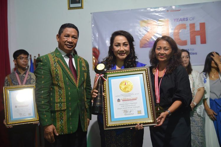 Foto : HUT Ke-21, Sekolah Cendekia Harapan Bali Raih Penghargaan Bidang ... Foto : HUT Ke-21, Sekolah Cendekia Harapan Bali Raih Penghargaan Bidang ...