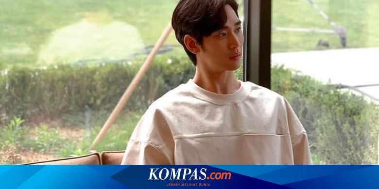 Terjerat Kontroversi, Intip Outfit Kim Soo Hyun dengan Gaya Kasual