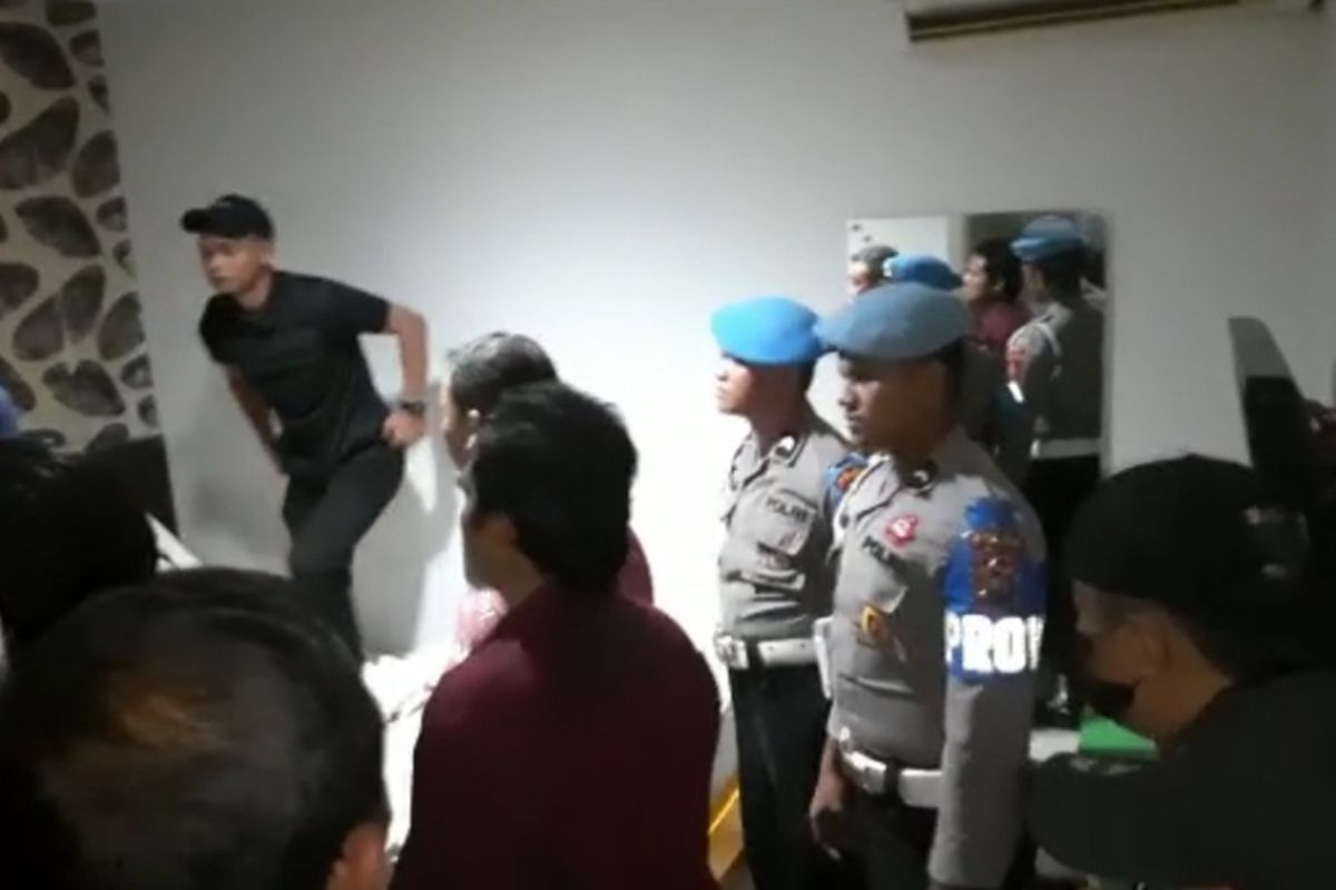 Oknum Polisi yang Kepergok Selingkuh dengan Istri Orang Dimutasi ke Yanma Polda Sultra Sembari ...