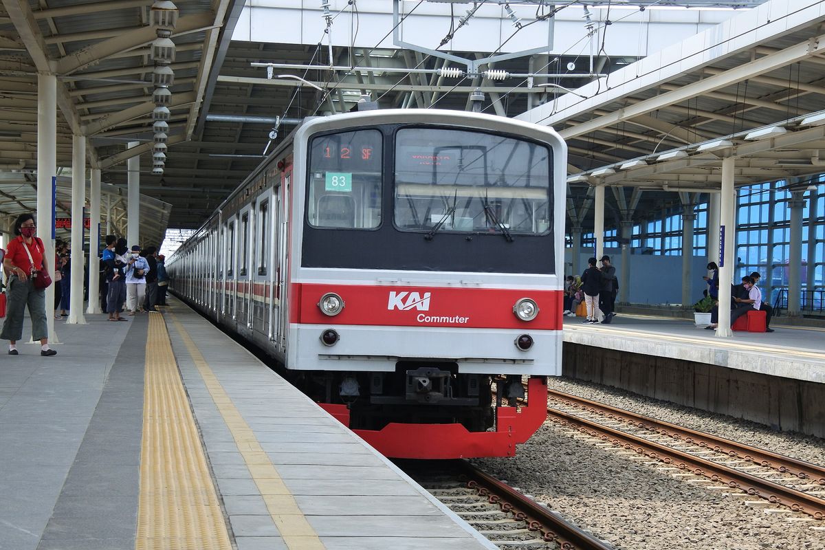 KRL Tambun ke Cikarang Gangguan Senin Malam, Ada Perbaikan Tiang Listrik