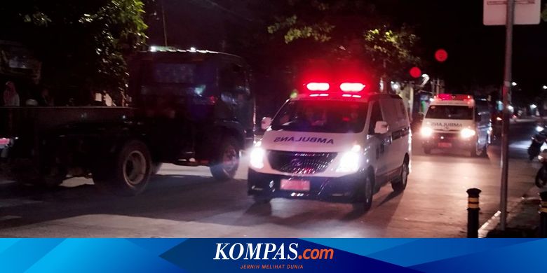 Apakah Aman Pengendara Motor Membantu Ambulans yang Mau Melintas?