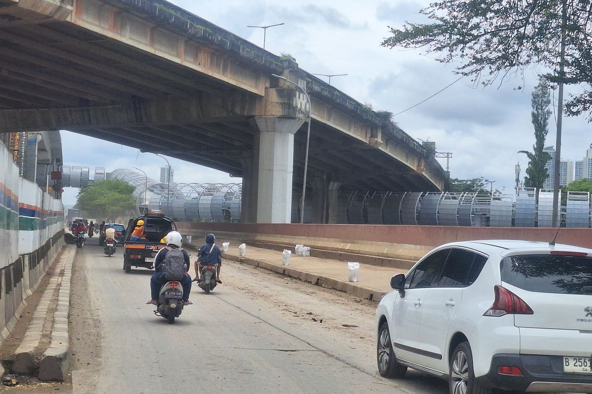 Keluhkan Jalan RE Martadinata yang Berdebu, Pengendara: Bikin Sesak ...