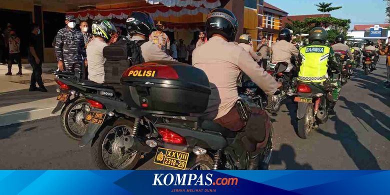 Pakai Sepeda Motor, Polisi-TNI Antar 5.000 Paket Sembako untuk Warga ...