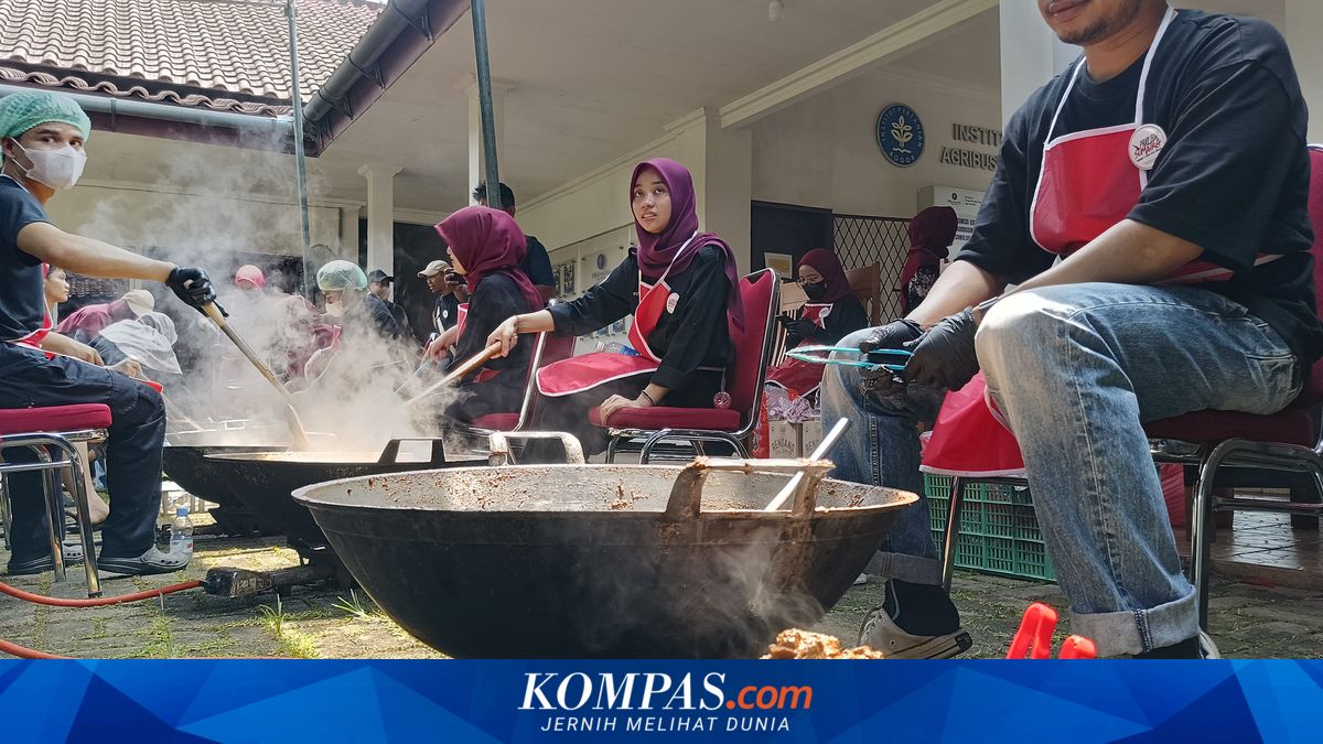Satu Ton Daging Rendang Dikirim Untuk Korban Bencana Sumatera dari Bogor