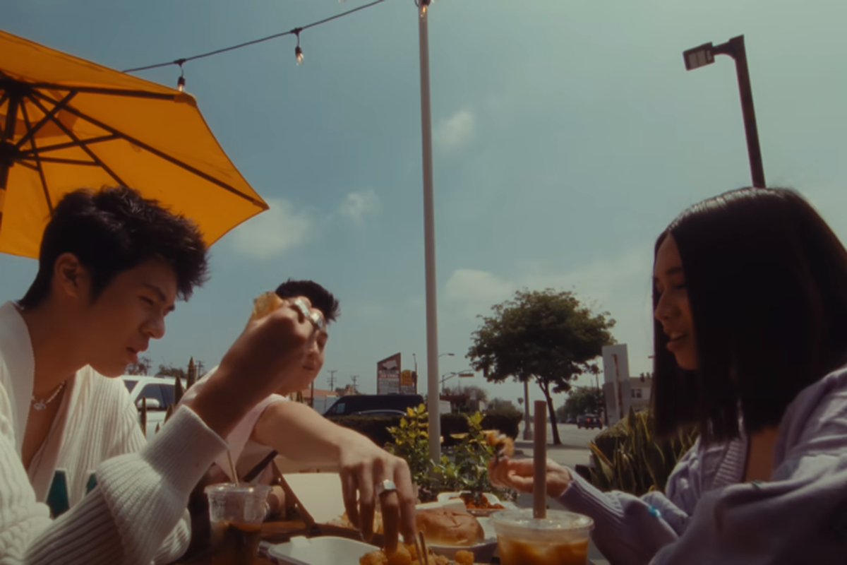 Lirik dan Chord Lagu California - Rich Brian, NIKI, & Warren Hue