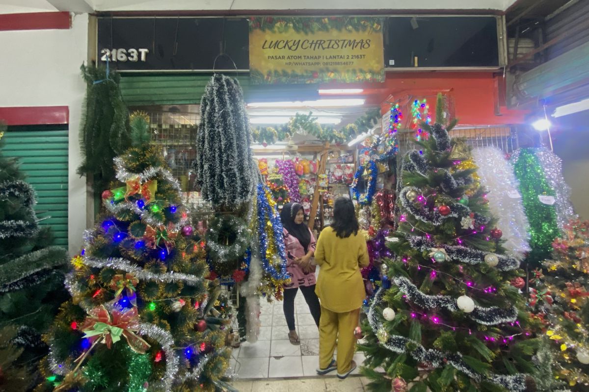 Pasar Atom Surabaya Sepi Pembeli: "Ini Natalnya Jadi Apa Enggak?"