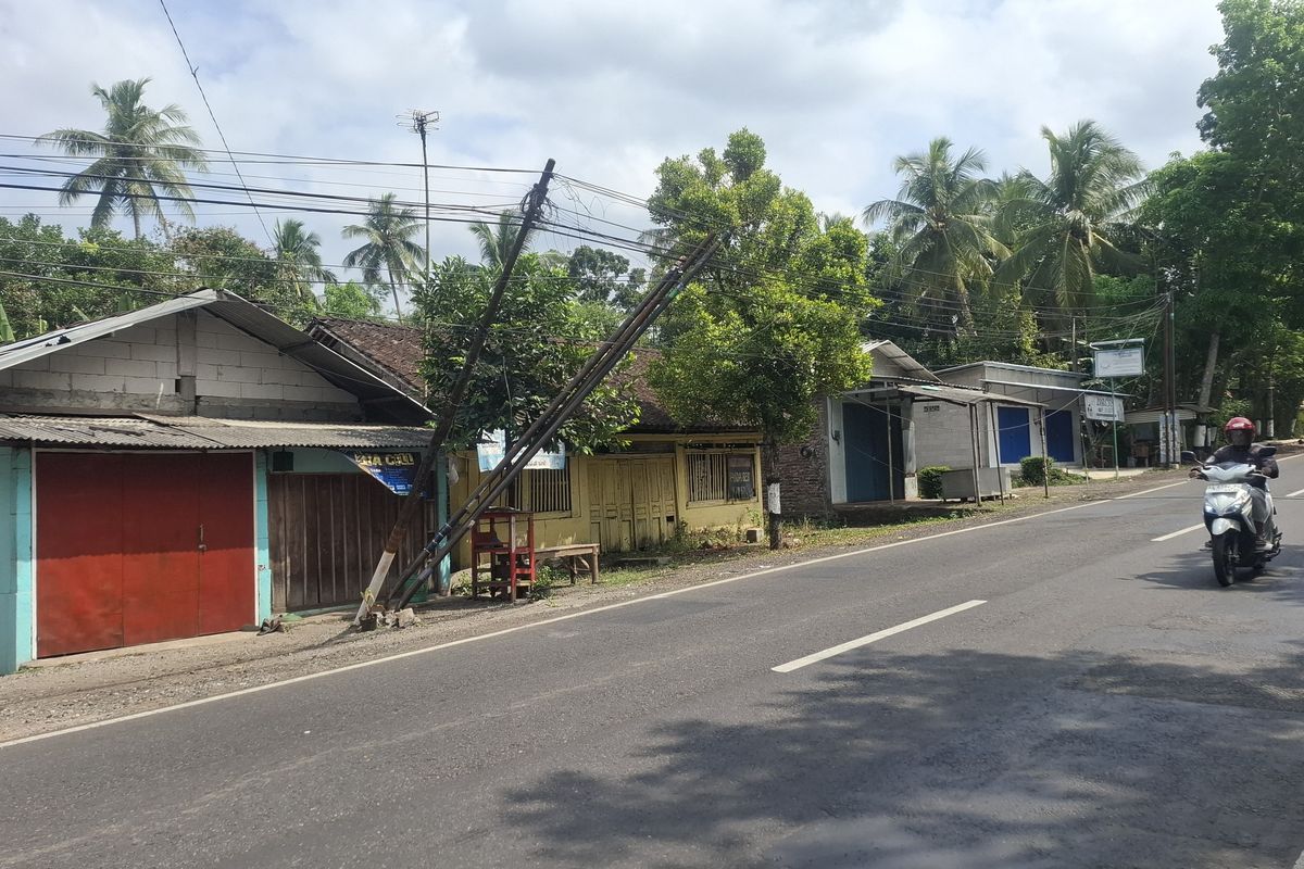 Tiang Provider Internet Ambruk di Purworejo, Warga dan Pengguna Jalan ...