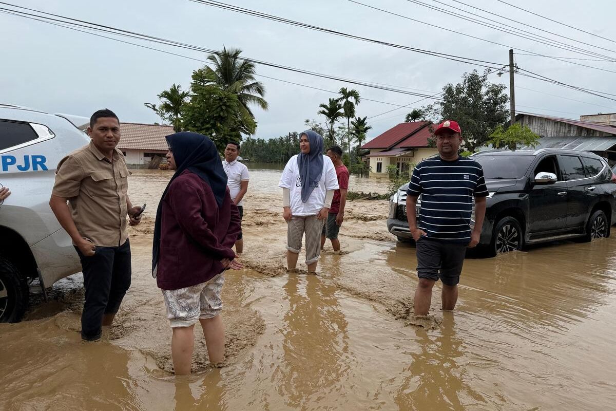 2 Hari Terjebak Banjir, Istri Gubernur Aceh Nginap di SPBU