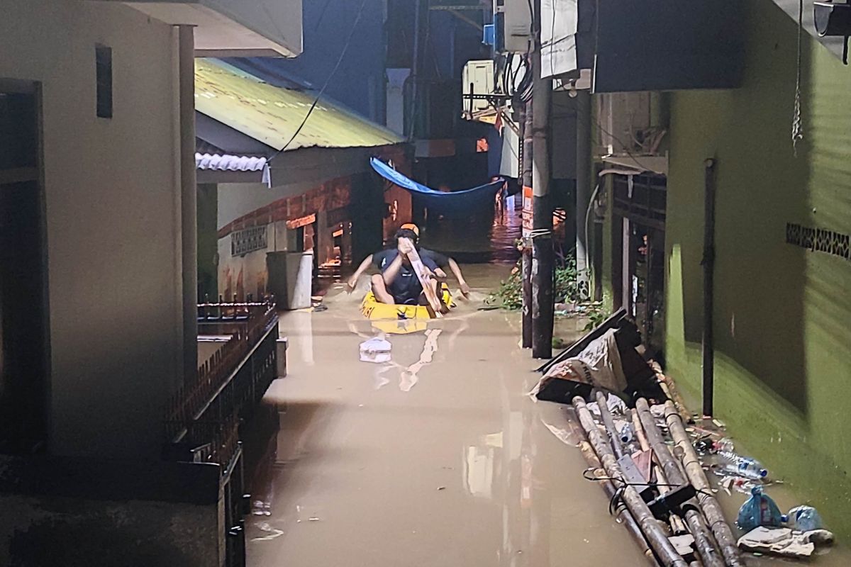 Hingga Rabu Pagi, Kebon Pala Masih Terendam Banjir Setinggi 140 Cm