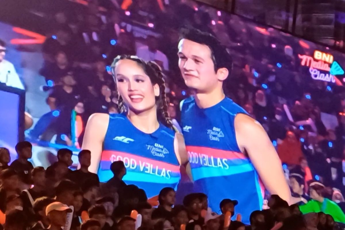 Menang Tanding Bulu Tangkis, Arya Vasco Cium Tangan Cinta Laura